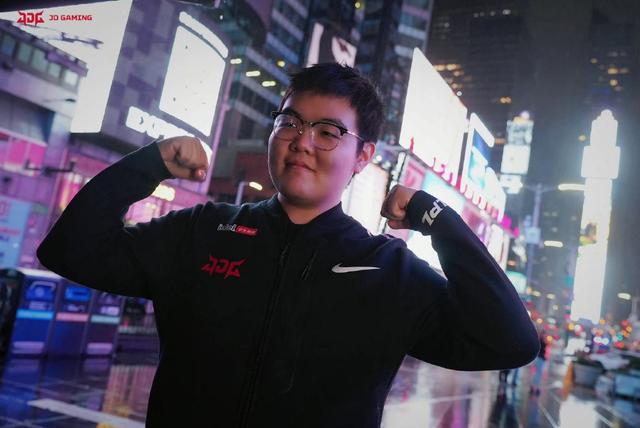 The voice in the JDG team is too happy, Hope is upset by his teammates ...