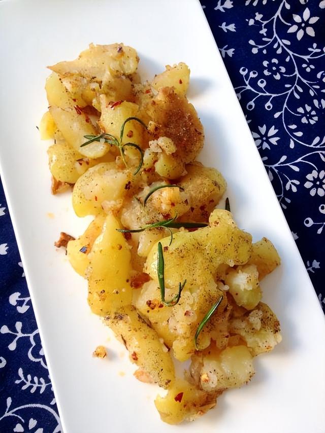 The traditional small potato method of scallion potatoes is very tasty ...