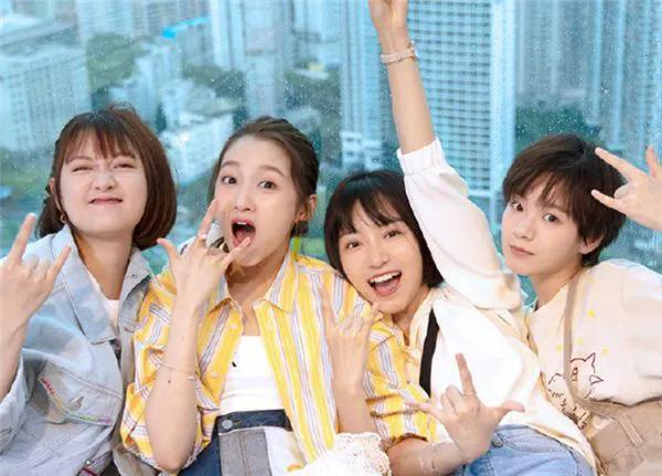 Guan Xiaotong Niu Junfeng filmed "Twenty Do Not Confused 2", the handsome man and beauty are ...