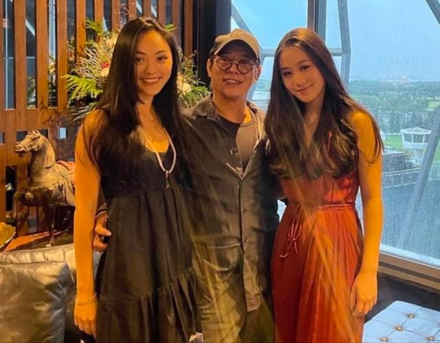 Li Lianjie sent a picture to thank the Buddhist master!Dressed in black, asking for advice ...