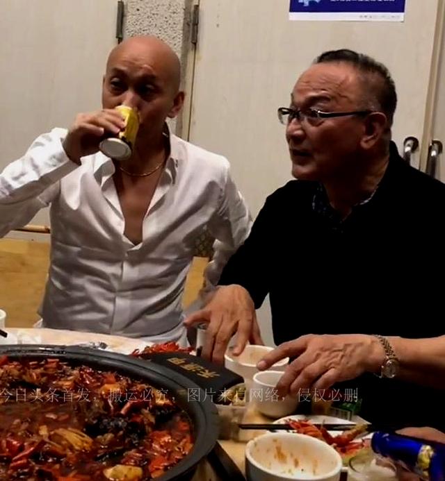 71-year-old Charlie Cao showed up at a dinner party and was toasted and ...