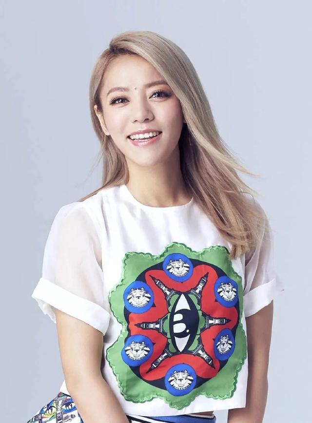 It is revealed that well-known singer Ding Dang is in love with an ...