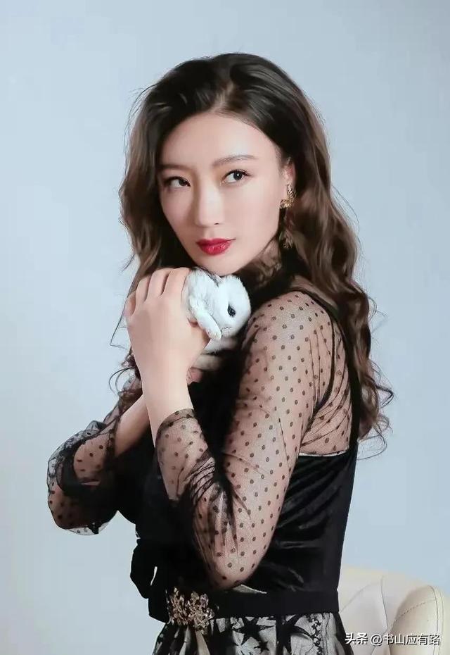 Wang Li Danni: the first sexy girl in the mainland - iNEWS