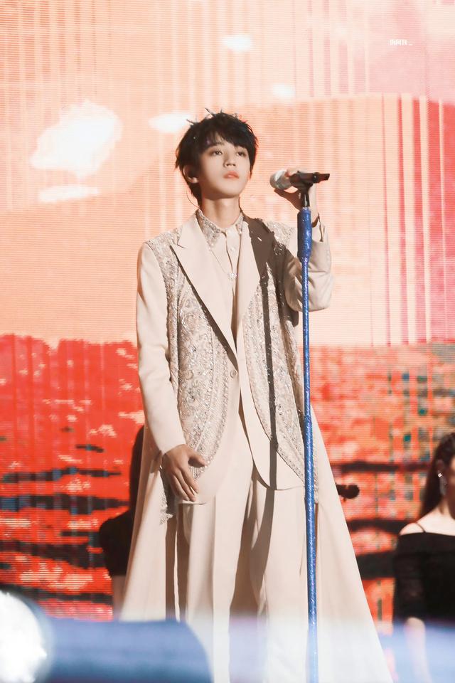 TFboys 10th Anniversary Concert, the top light, whose youth memories ...