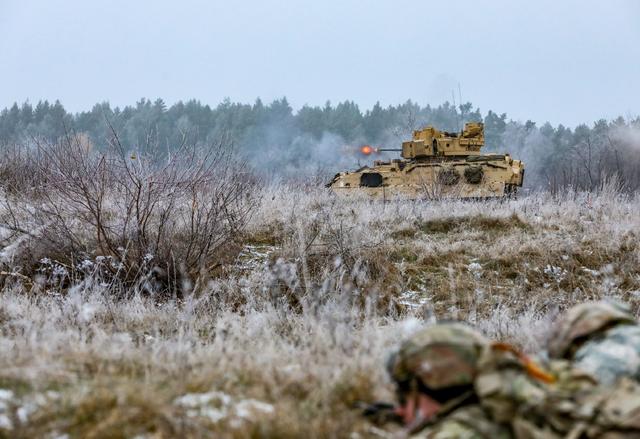 M3 Bradley Fighting Vehicle 20mm Cannon Shooting Simulated Target - iNEWS