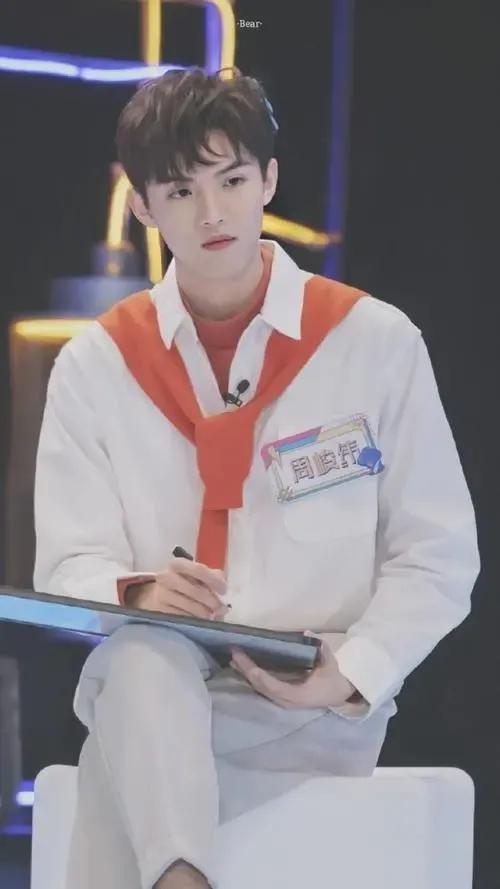 Early marriage Zhou Junwei - iNEWS