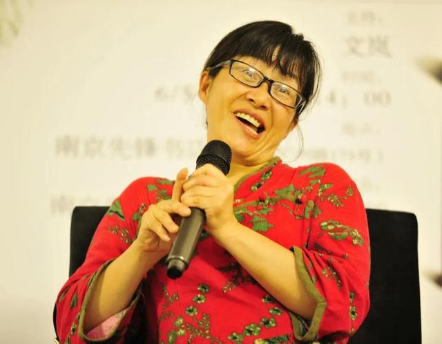 Only the poet Yu Xiuhua, who dares to "cross most of China to sleep ...