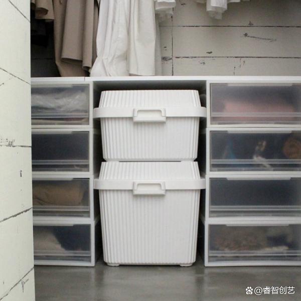 Japanese miyake design designs a simple and aesthetic storage box for ...