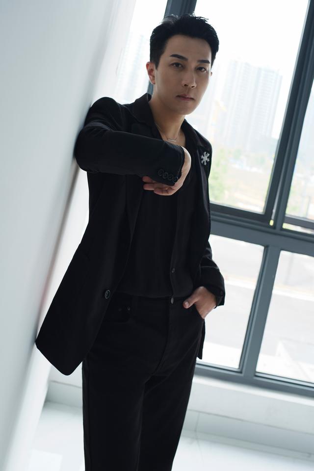 Liu Kaiwei's 48th birthday, the studio sent a message to send blessings ...