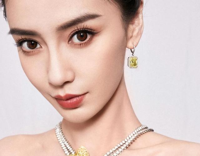 Angelababy Yang Ying is so beautiful in a golden tube top dress ...