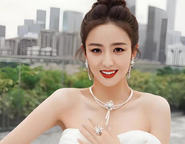 Share pictures - beautiful beauty Tong Liya - iNEWS