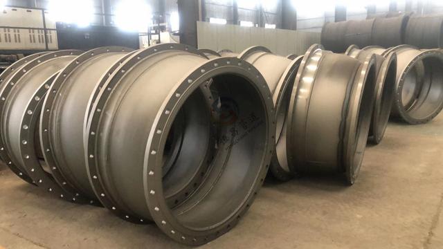 Gland expansion joints resist local deformation of the pipe - iNEWS