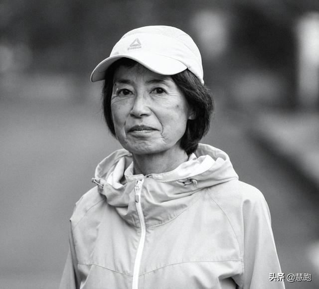 A 63-year-old female runner runs 800 in 252 months across the country ...