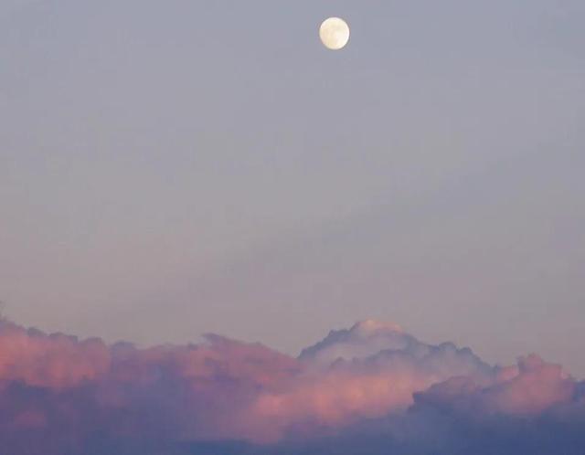 The Story of the Western Regions: The Westward Migration of the Xibe ...