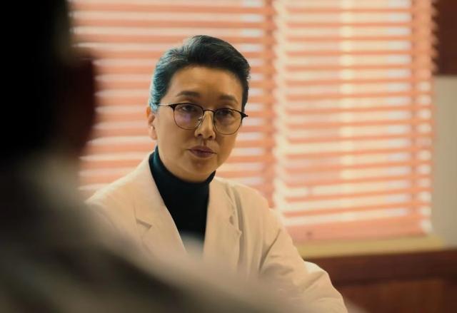 Staring at the whole process and squeezing the lines hard, the leading ...