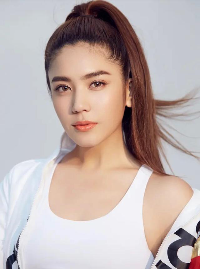 The beautiful female supporting role in "Three Points Wild" has the ...