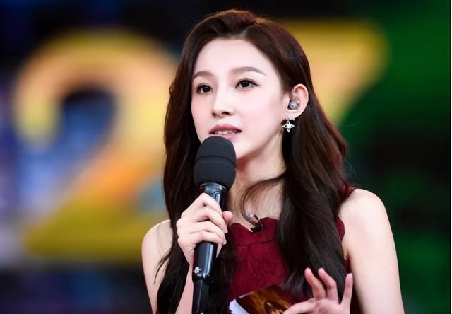 The newly appointed "First Sister of CCTV" beats Dong Qing and Li Hong ...