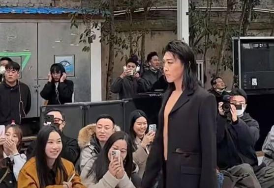 Internet celebrities participated in the fashion show, Jiang Sida was ...