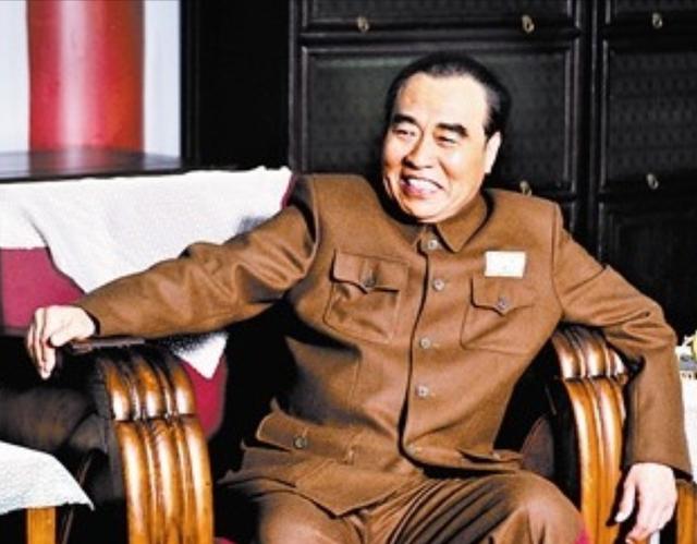 In 1976, at the age of 90, Zhu De waited for the prime minister of ...