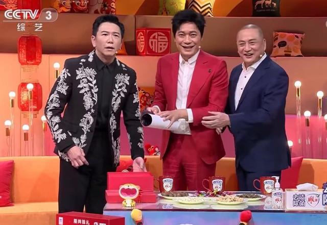 Luo Jialiang, Wen Zhaolun and Tang Zhenye are on the same stage. Under ...