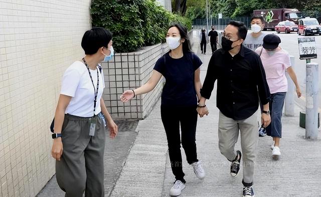 After Zeng Jiang's sudden death, her daughter showed up for the first time, and her husband's ...