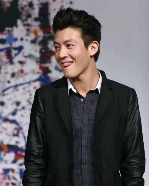 Edison Chen's appearance has changed greatly: the back of the hairline ...