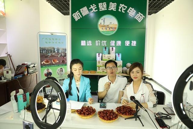 Sun Xiaofeng: Love Sprinkles the Rural Construction Ambilight Yong'an ...