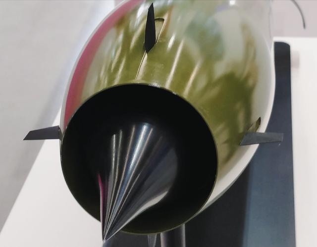 Brain-opening extended-range design: put jet engines on the shells - iNEWS