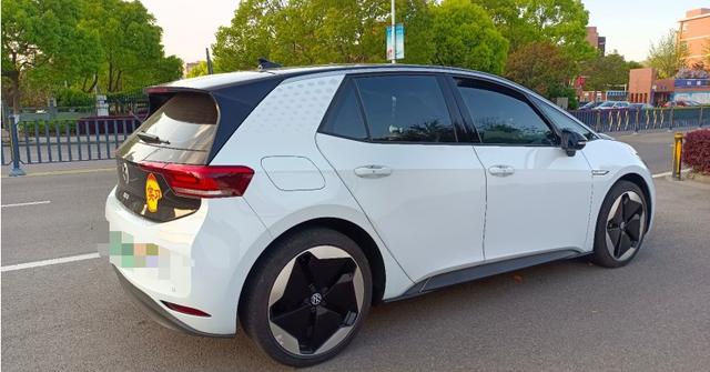 Ultra-long wheelbase, rare rear-mounted rear-drive in its class, what ...