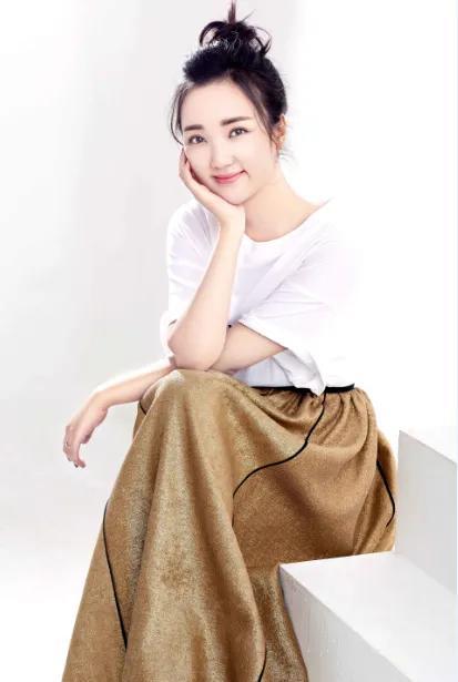 Du Qinyi, actor, host, singer - iNEWS