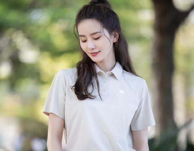 Liu Shishi's summer style is simple and bright, her style is stable and ...