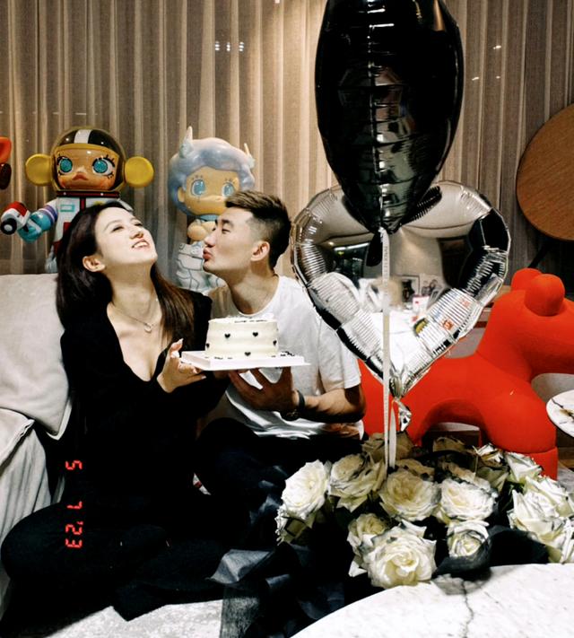 Sun Minghui has a rich love history! After the ex broke up, he still posted intimate group ...