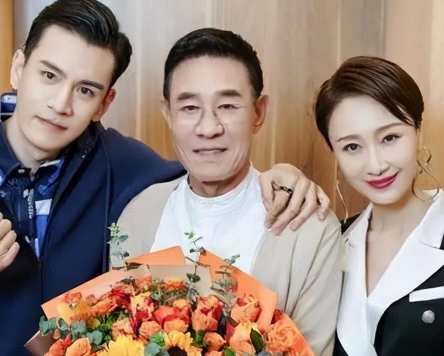 Du Zhiguo: After divorcing Yang Li, they married twice, but Yang Li took care of her son alone ...