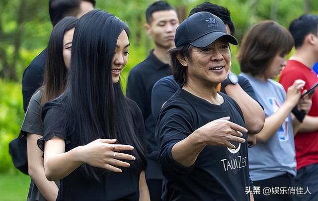 59-year-old Li Lianjie is in a state of rejuvenation. He is playing in ...