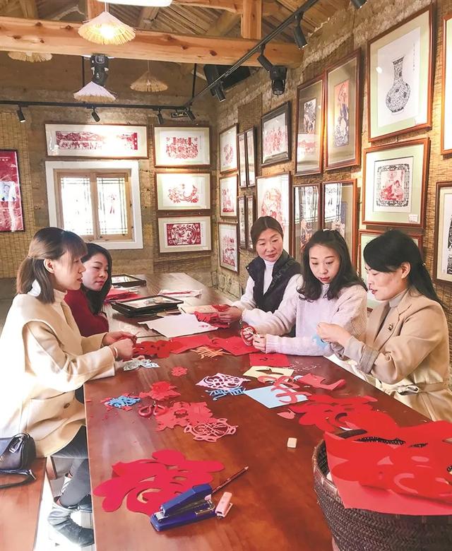 Zhe Rong Paper-cut - iNEWS