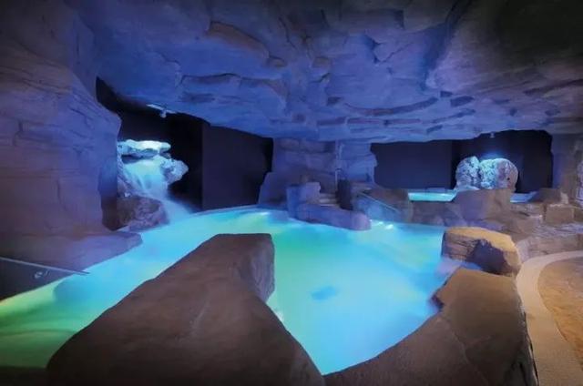 Design of hot spring resort area covering indoor and outdoor business ...