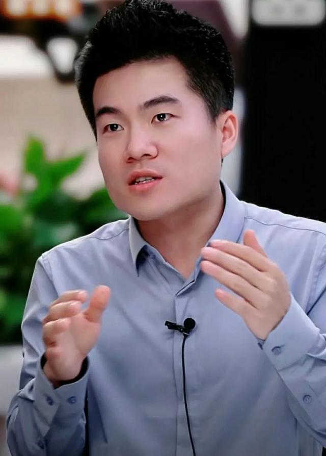 Why Dong Yuhui had tears in his eyes during the interview with Cai Lei and his wife - iNEWS
