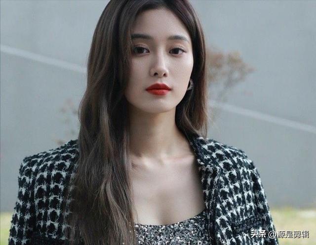 Appreciation of Xu Yiyang's beautiful photos in a one-piece skirt in the wild - iNEWS