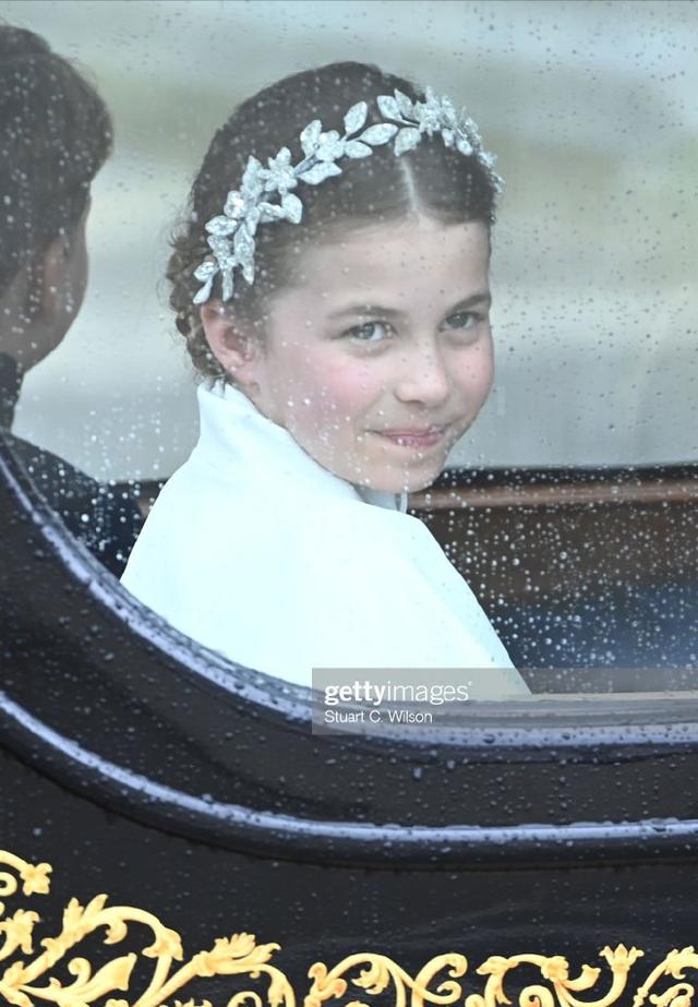 Princess Charlotte is born with a queenly aura! beyond brother prince ...