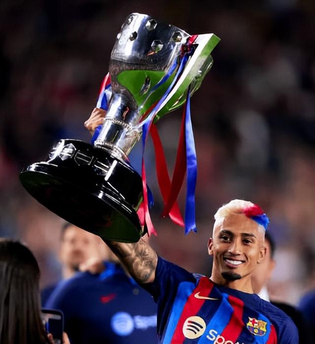 10 goals and 12 assists in 47 games! Rafinha responds to rumors of ...