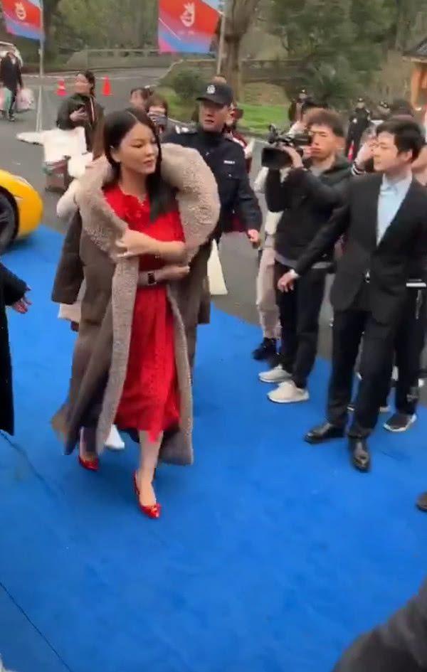 Li Xiang is wearing a red dress again. It's embarrassing to have static ...