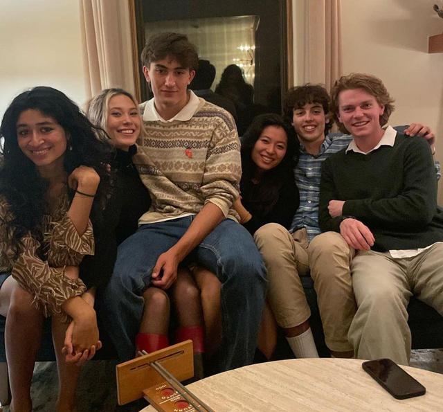 Gu Ailing's suspected relationship is exposed!Closely hugging and ...