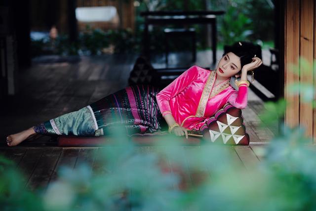 Post-95s long-legged beauty actress Wang Xingchen's latest exotic photo ...