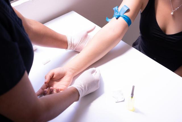 Turn blue after drawing blood?Learn the correct pressing technique and ...