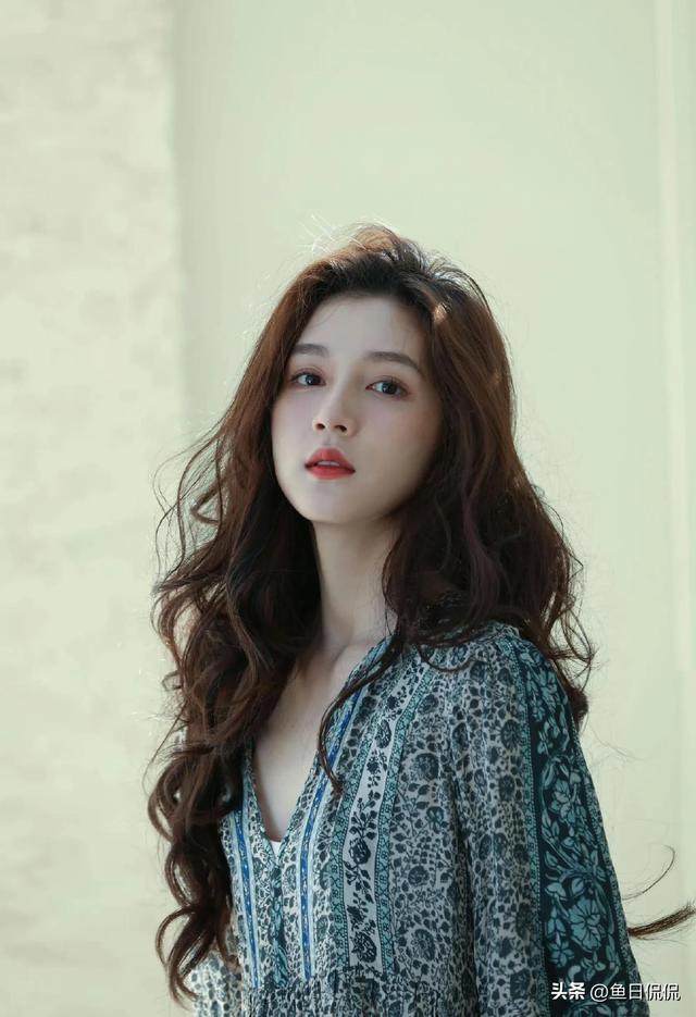 Actor Ruan Ju - iNEWS