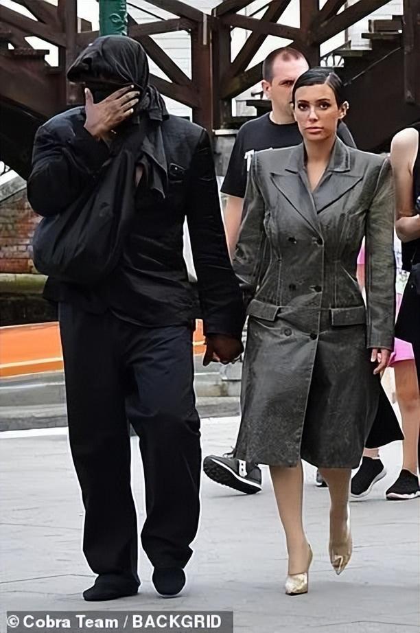 Kanye exposed half of his buttocks in public on a Venice cruise and ...