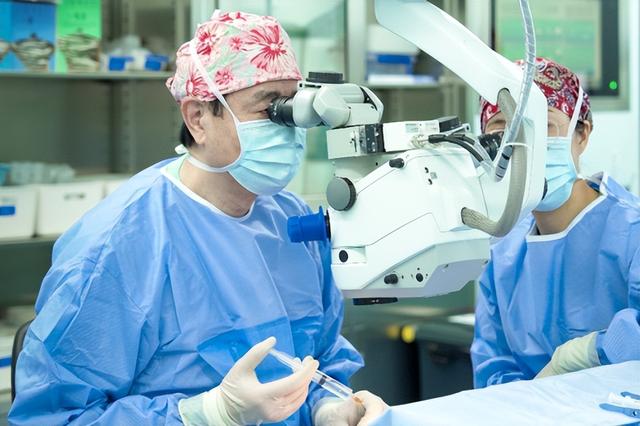 The world's first continuous vision intraocular lens providing 33 cm ...