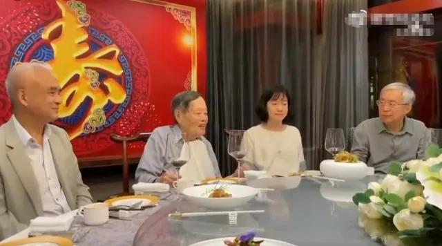 Yang Zhenning celebrates his 100th birthday, and his 54-year-old wife ...