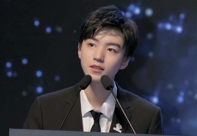 Yang Yang, Guan Xiaotong, who is rooted in Miaohong... Seeing Wang ...