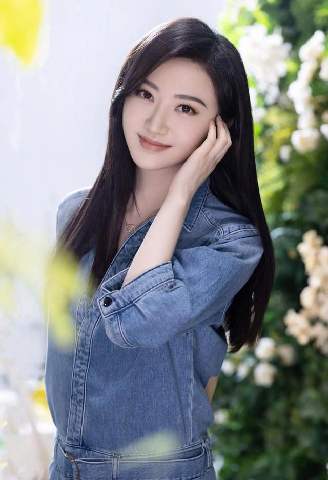 Jing Tian is the best looking and can be used as wallpaper - iNEWS